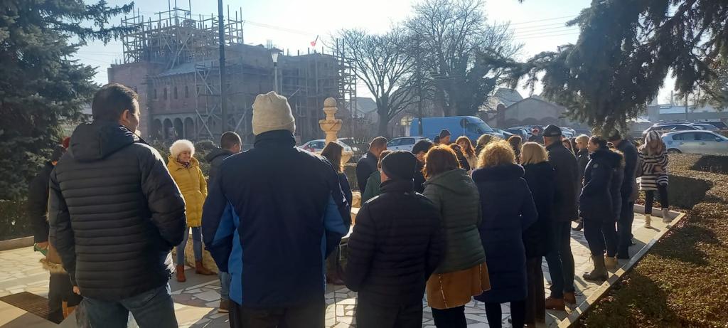Protest spontan la Primăria Simeria din cauza atitudinii primarului ...